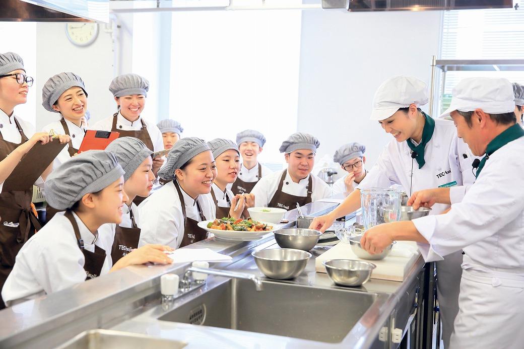 個別学校説明会（学校見学）｜体験入学・オープンキャンパス｜大阪の栄養士専門学校｜辻󠄀学園栄養専門学校